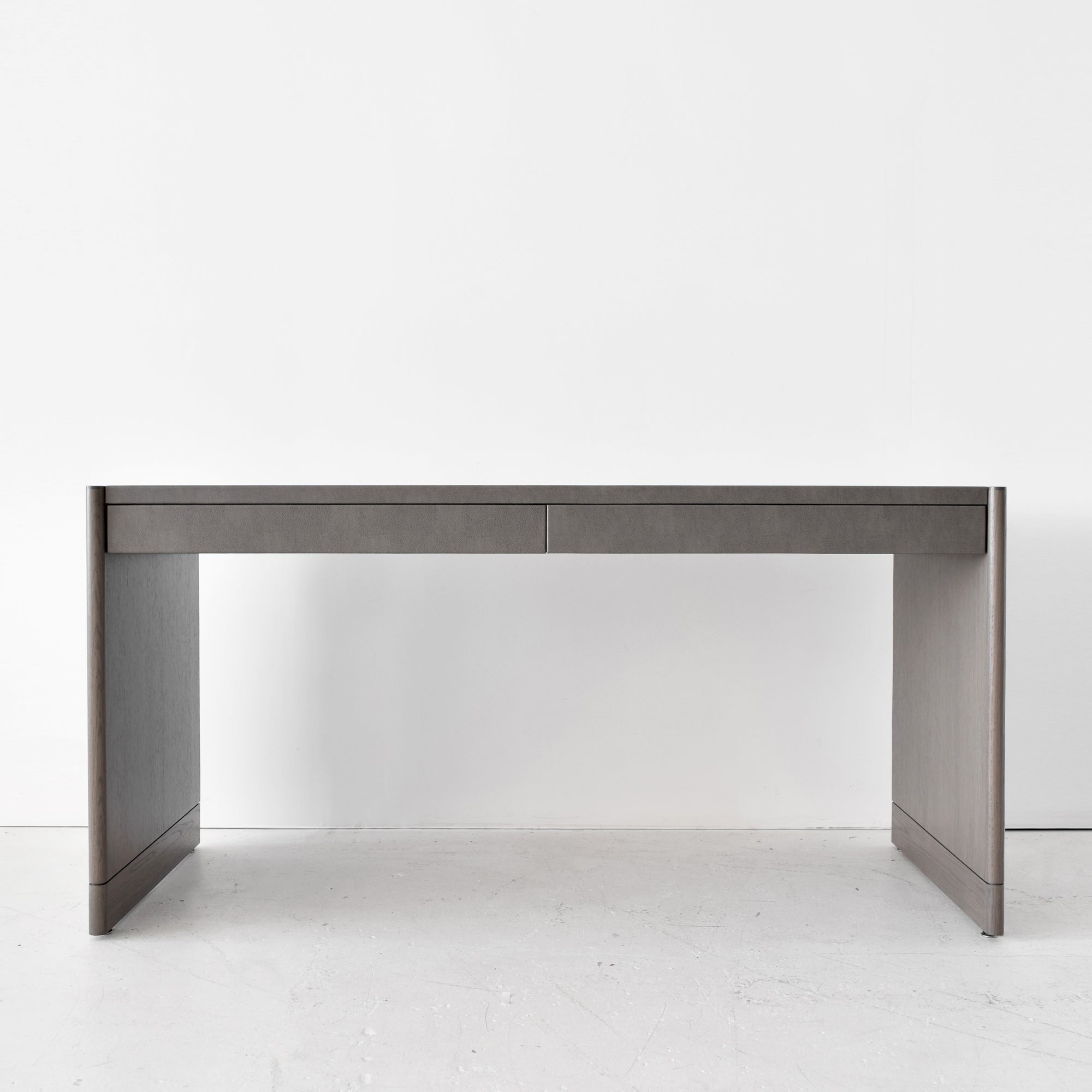 Logan Desk – Hao Wai Ltd